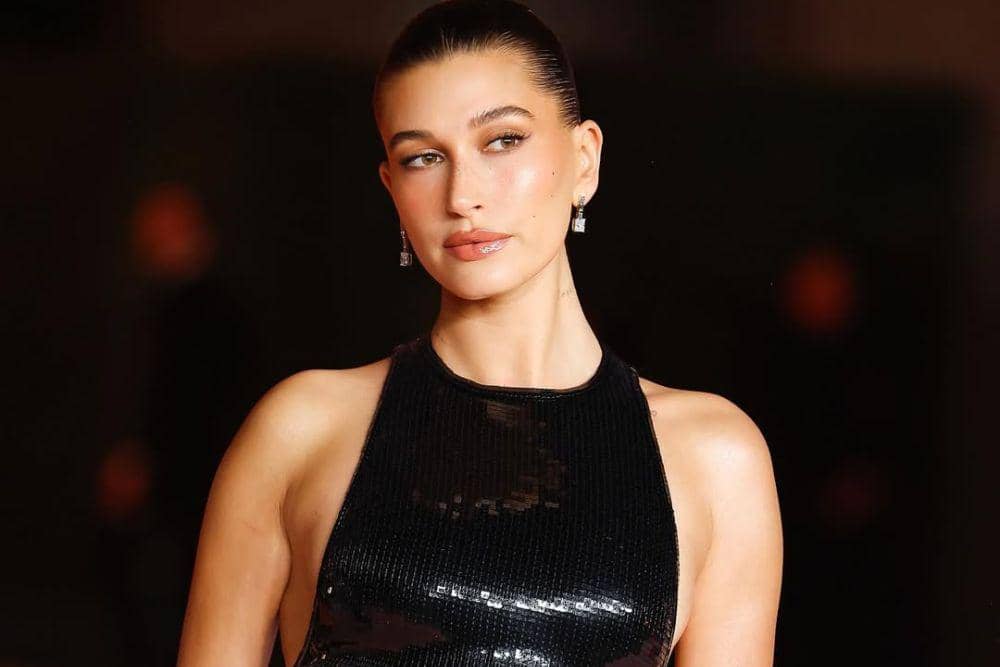 Intip soft glam makeup a la Hailey Bieber yang elegan dan classy