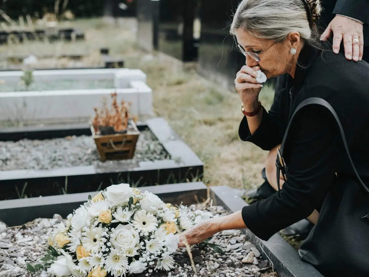 Coping with a parent’s loss: A 7-step financial checklist every family ...