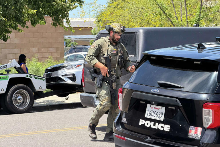 Hostage standoff at California bank follows reported bomb threat ...