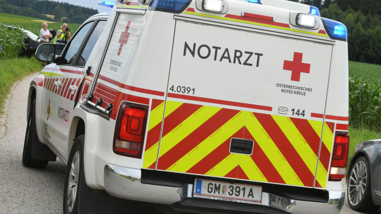 Radfahrer (65) kracht gegen Lkw, hat keine Chance