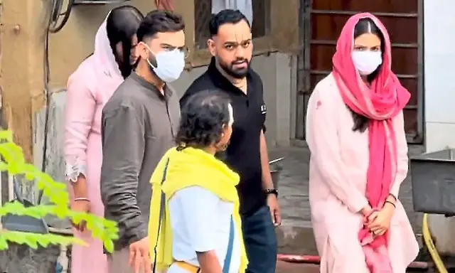 Virat and Anushka visit Premanand Maharaj's ashram after IPL triumph