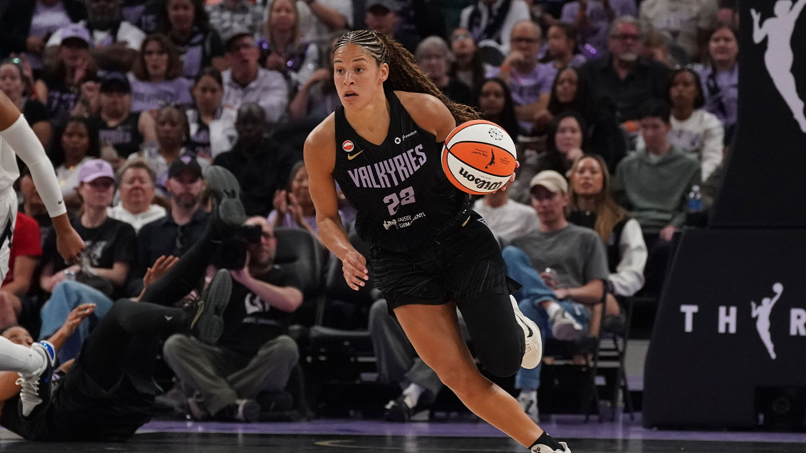 Valkyries’ Veronica Burton available vs. Fire despite quad contusion