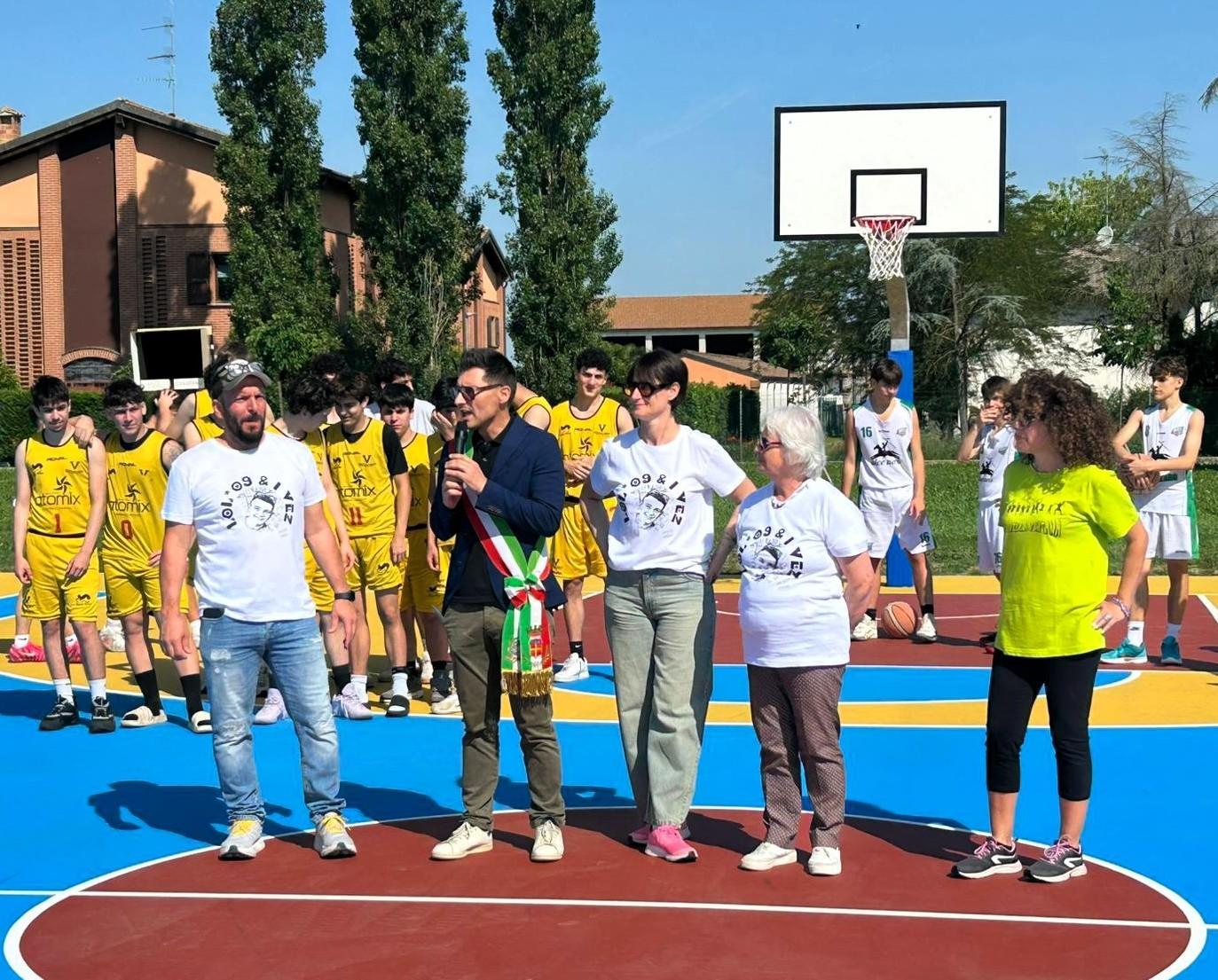 Villa Fontana, campo da basket e giornata in memoria di Lorenzo