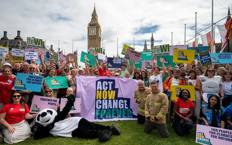 UK sets legally binding 87% emissions cut by 2040 amid backlash