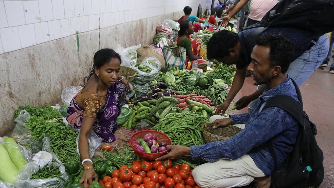 Mumbai local train turns chaotic as vegetable vendors block walkways ...