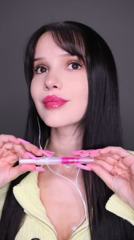 Turn eyeshadow into gorgeous pink lip gloss easily