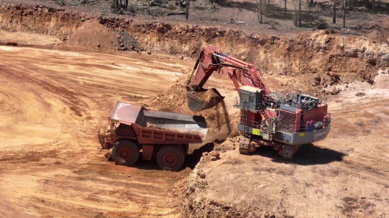 Alcoa to keep mining as WA government overhauls regulations