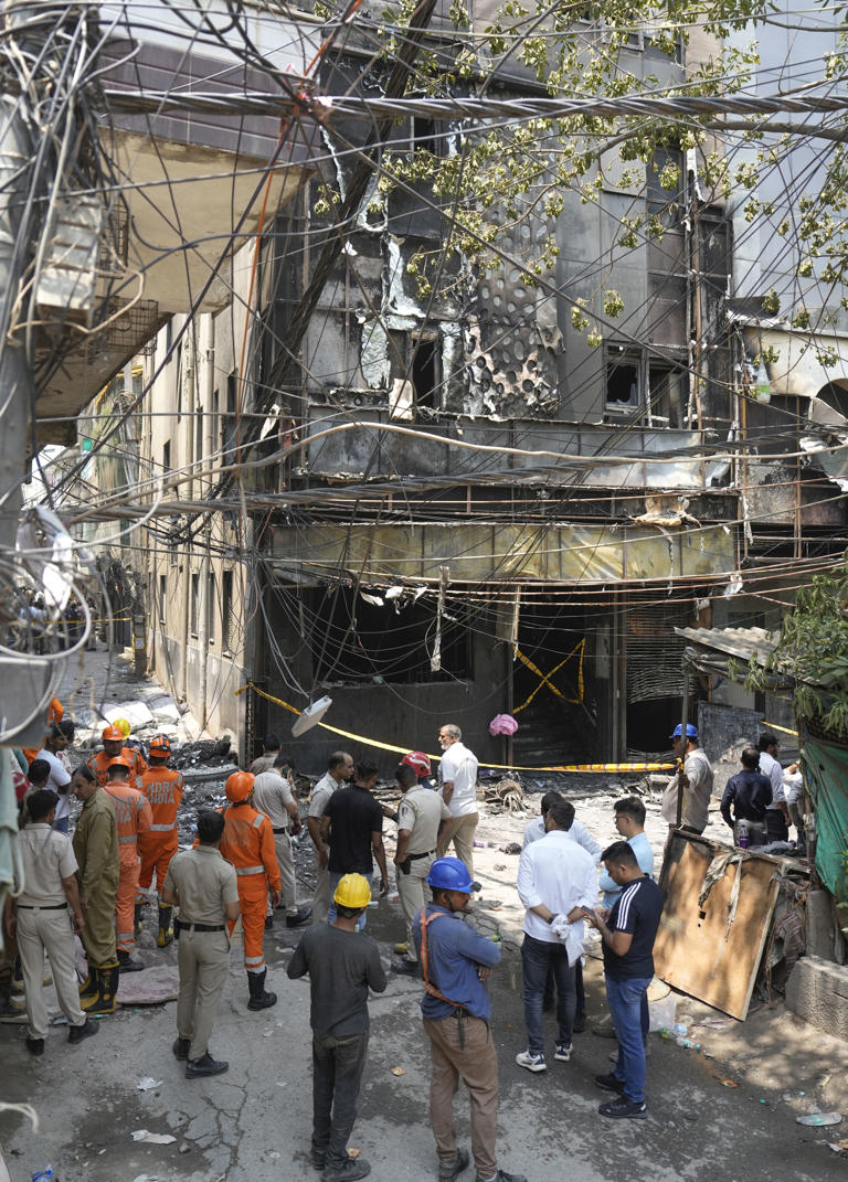 Malviya Nagar blaze: Police question locals, hotel staff; to ...