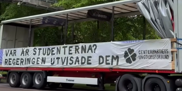 CUF körde tomt studentflak i protest mot Tidöpartierna