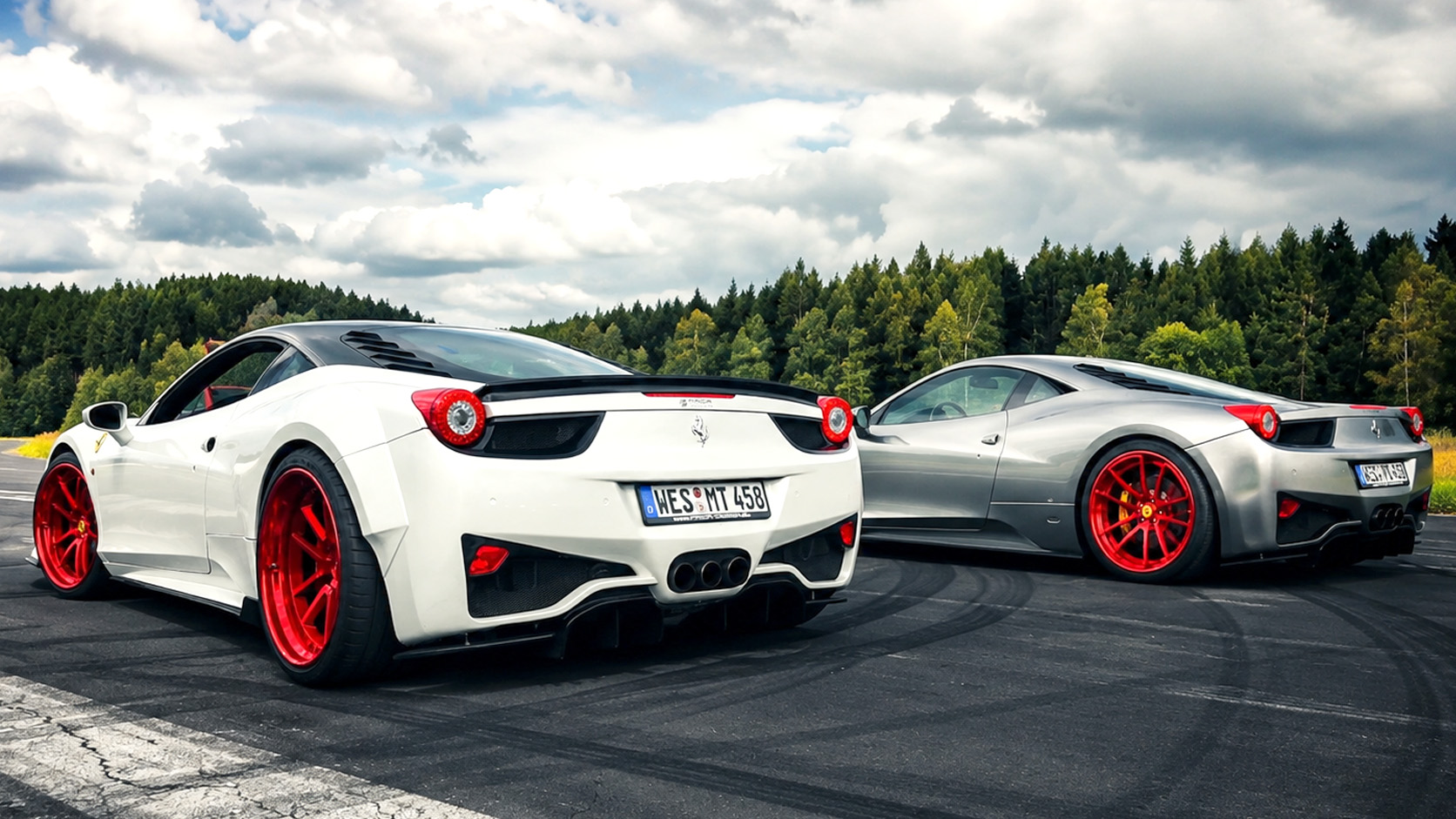 This Ferrari 458 Italia brings naturally aspirated sound to a drag race