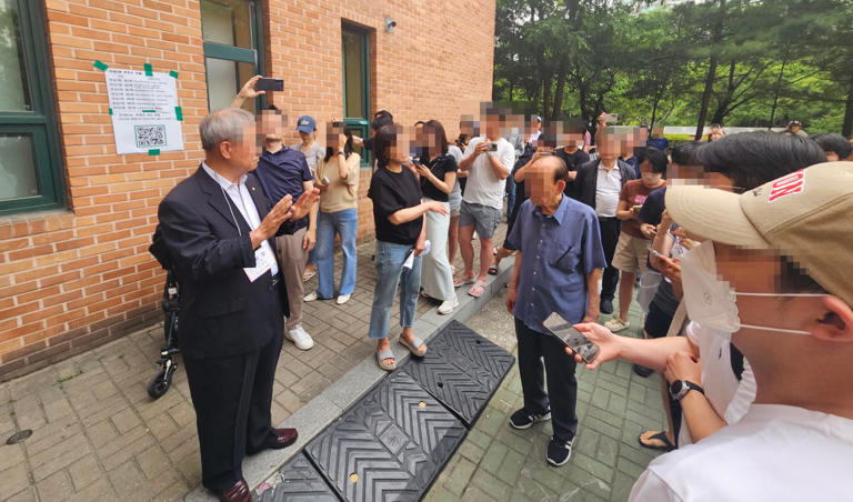 Ballot shortage sparks protests at Seoul polling stations