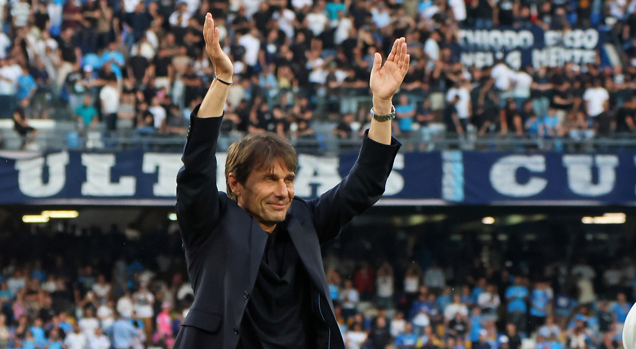 Napoli, il messaggio d'addio di Conte: «Semplicemente grazie di cuore»