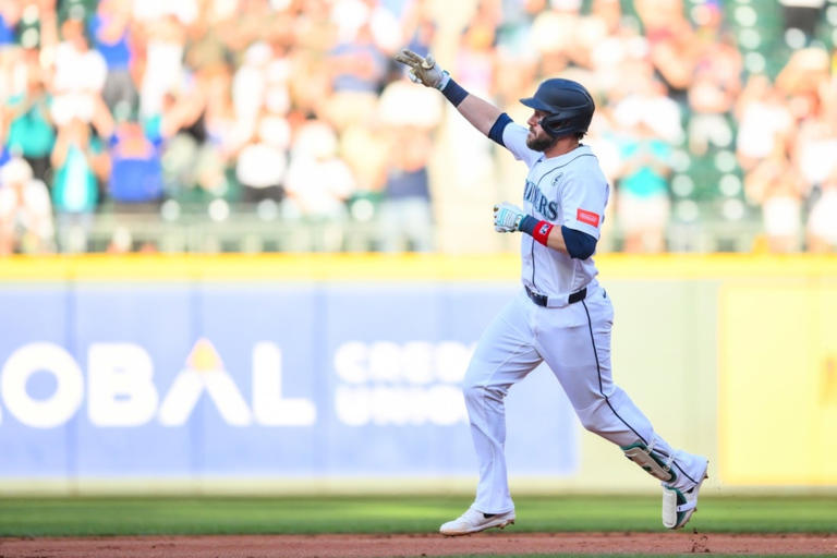Streaking Mariners ride power surge into series finale vs. Mets