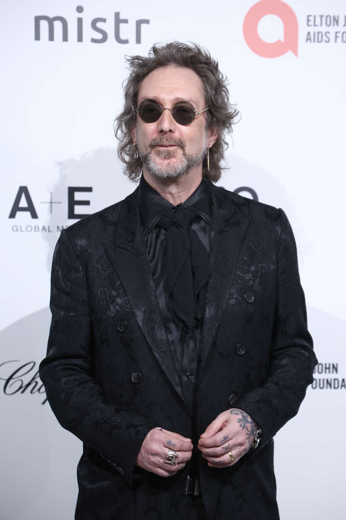 Black Crowes frontman Chris Robinson draws boos after shutting down ...