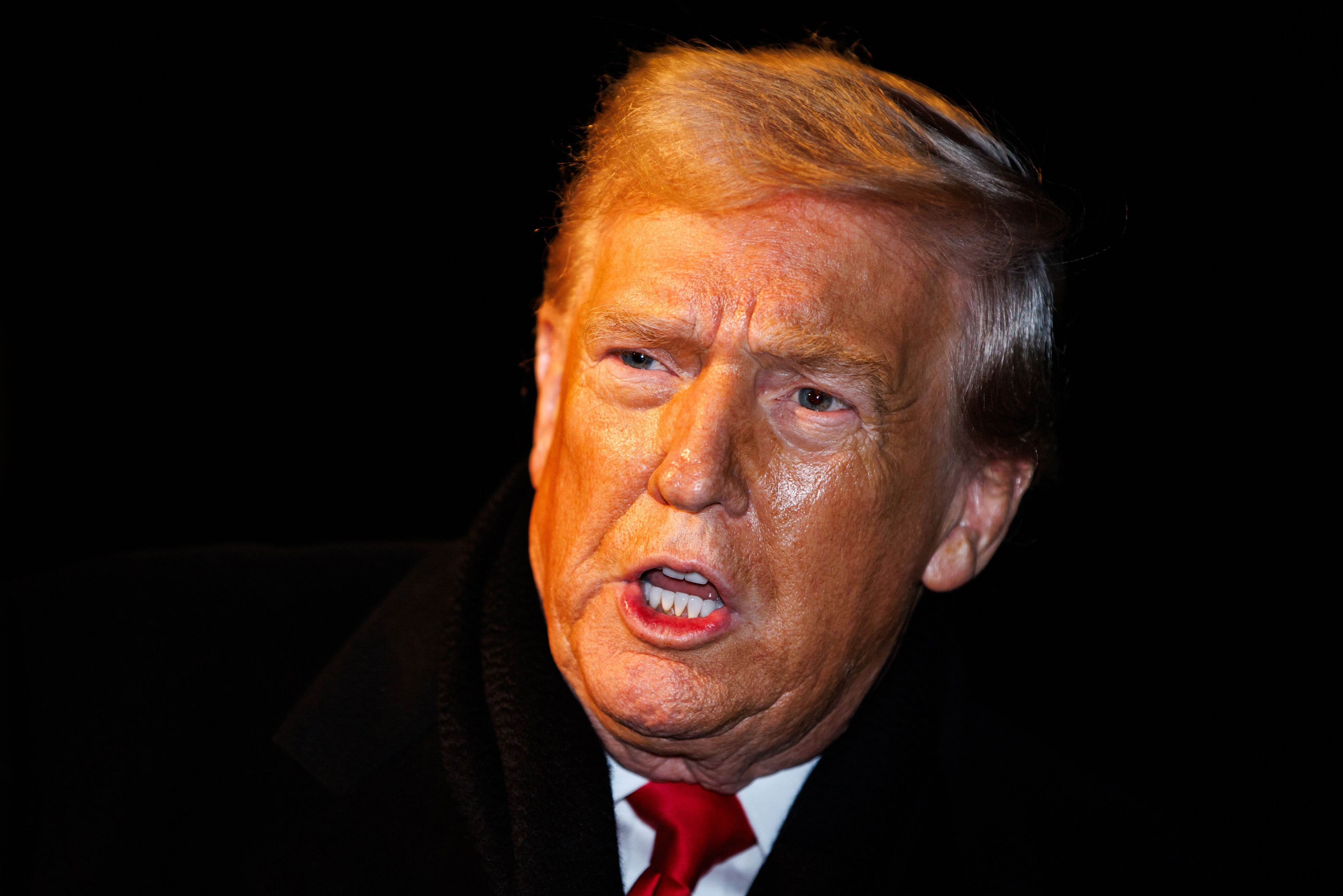 Trump posts 3 strange images in a single minute just before midnight