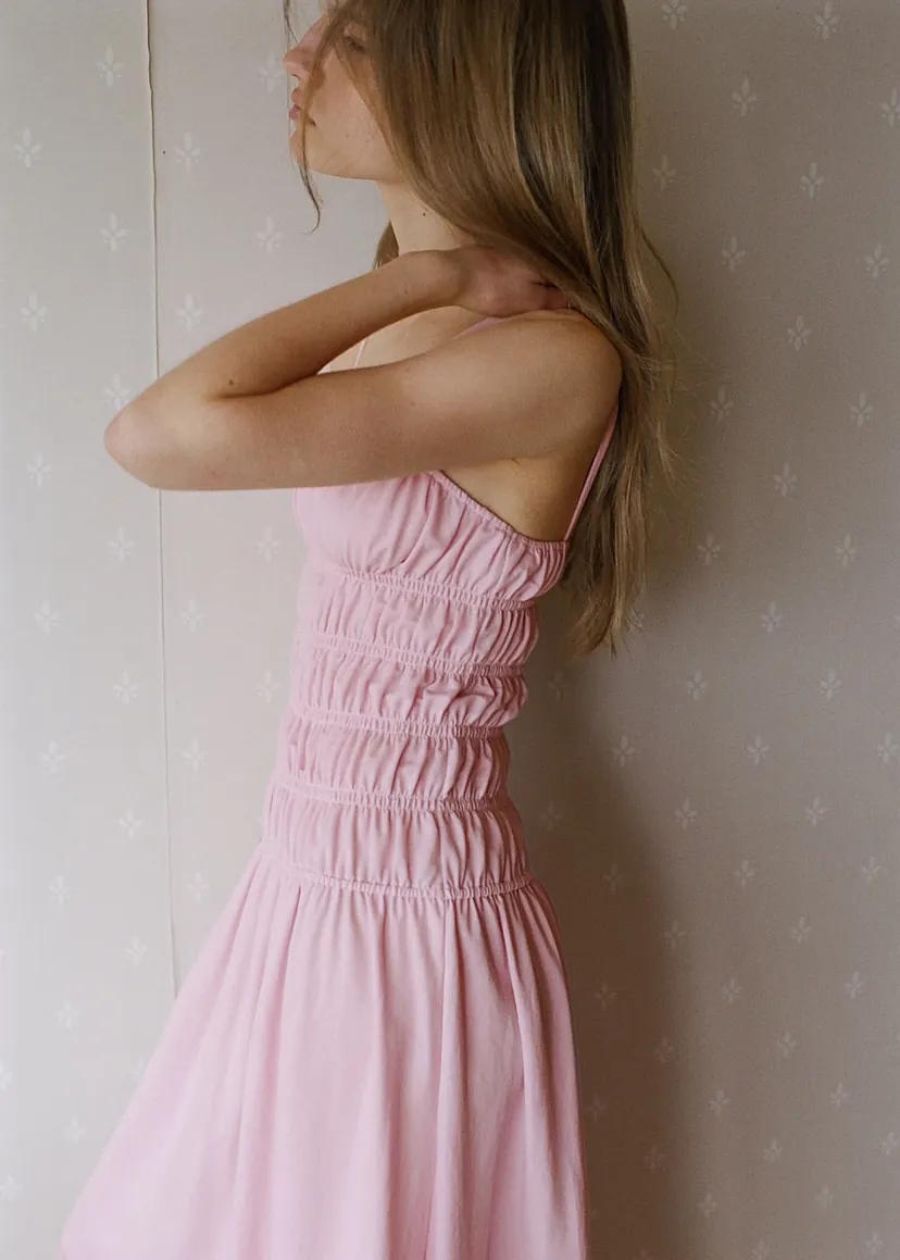 Check out the most flattering dress of the summer: it slims the waist ...