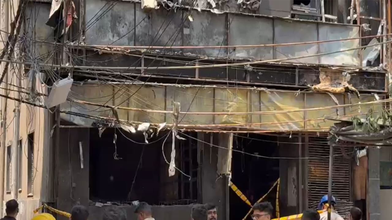 Delhi fire kills 21; Rahul, Priyanka Gandhi express condolences