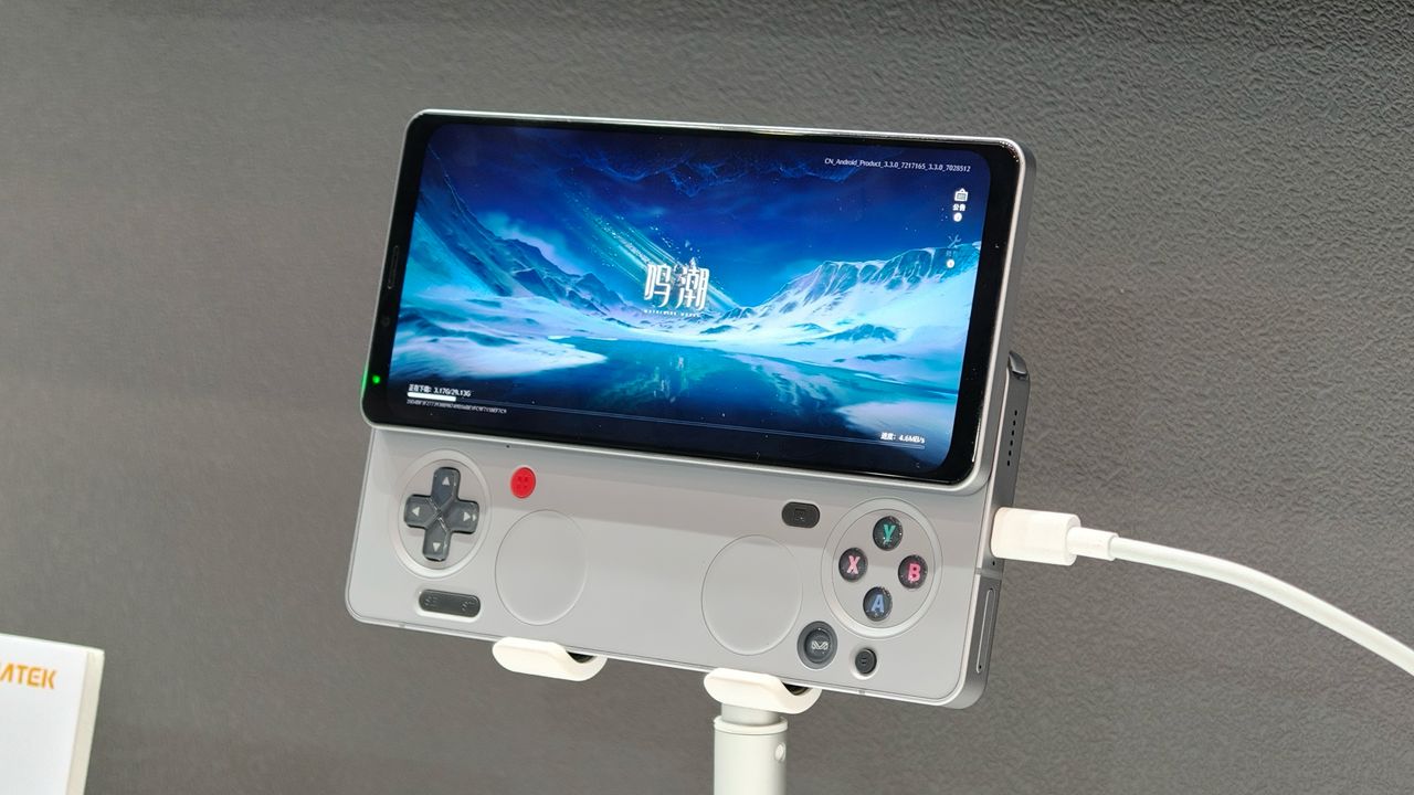 Ayaneo Pocket Play is a modern tribute to the Sony Xperia Play