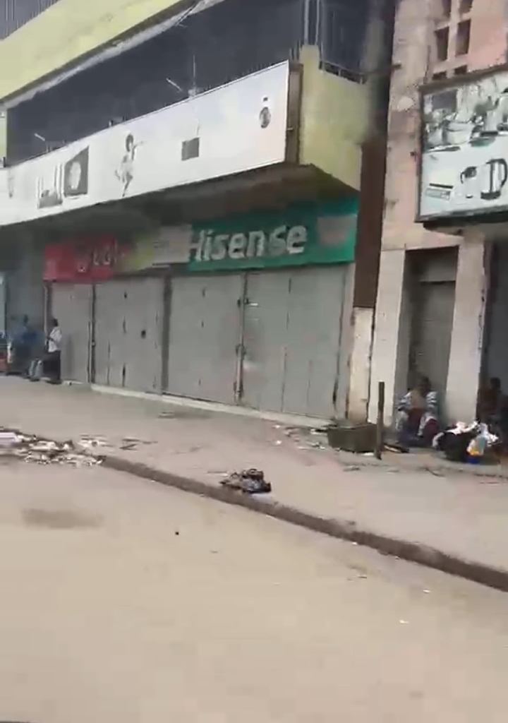Ville morte à Kinshasa : Grand marché fermé, les commerçants ...