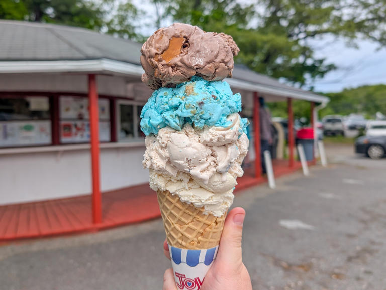 Mass. hidden gems: An ice cream shop where a ‘small’ is four scoops