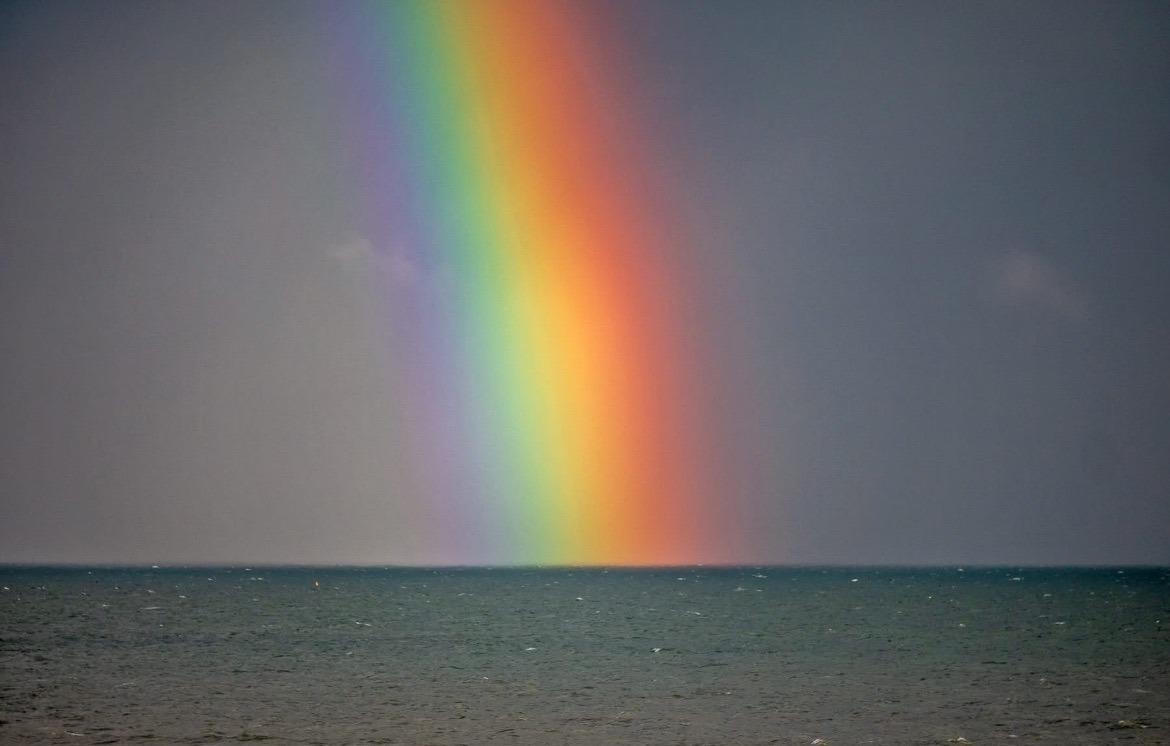 Amazing pictures of rainbow over Hastings