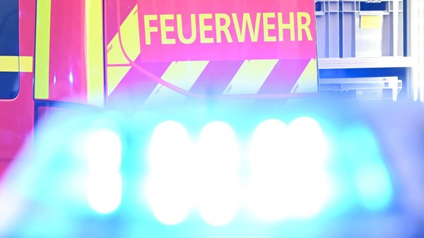 Unbekannte zünden VW Polo in Westhagen an – Eigentümer gesucht