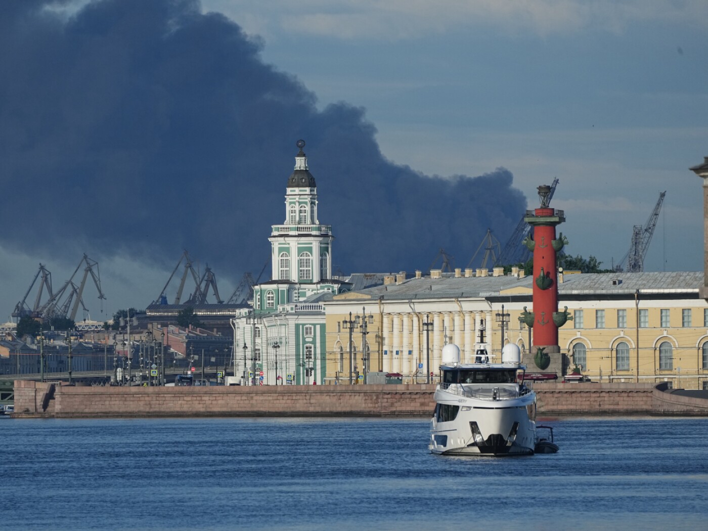 Des drones ukrainiens frappent Saint-Pétersbourg