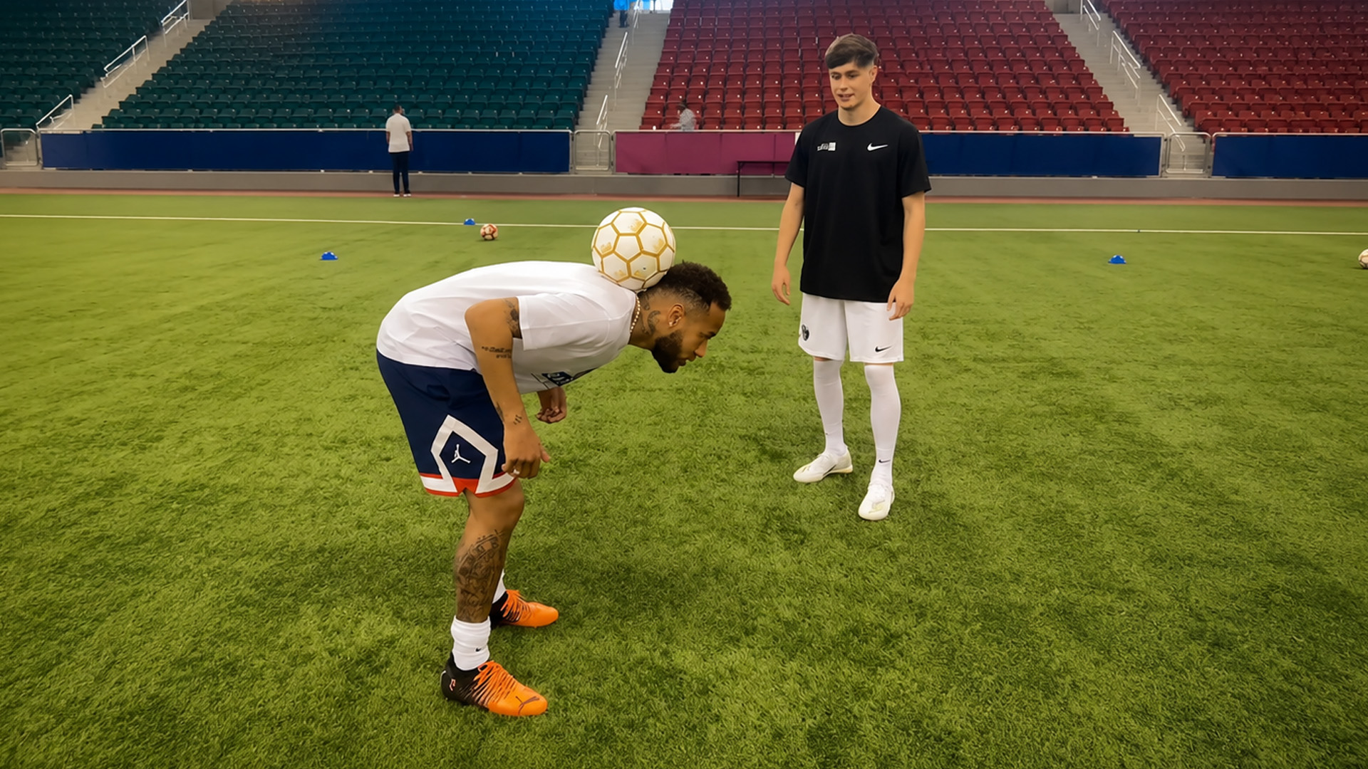Neymar laat freestyle voetbal moeiteloos makkelijk lijken