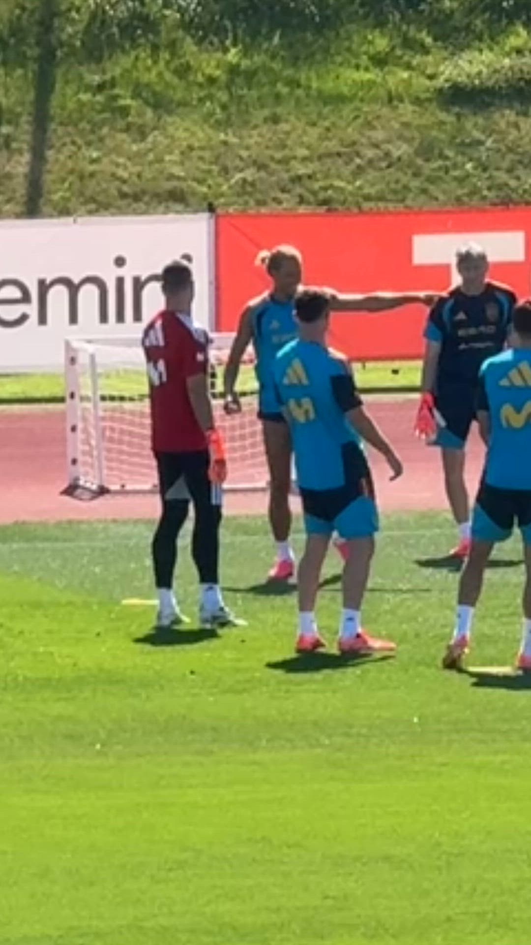 Marcos Llorente manda en la selección y las víctimas son Pedri y Eric ...