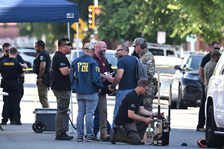 Two hostages released as standoff at Chase bank building in Southern ...