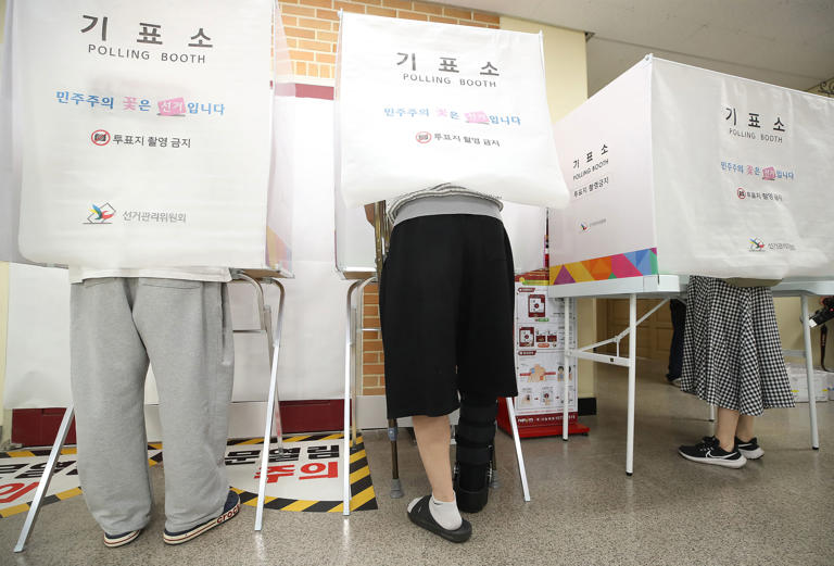 Ballot shortage causes delays at Incheon polling stations
