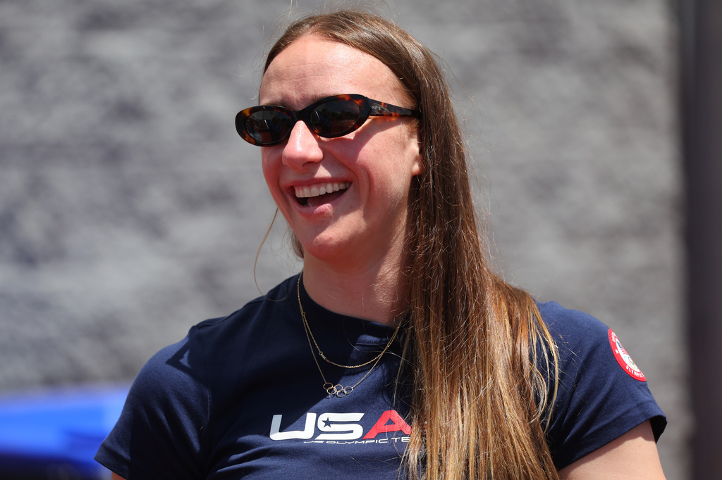 Hayley Scamurra gets a thrill showing off US hockey gold medal with ...