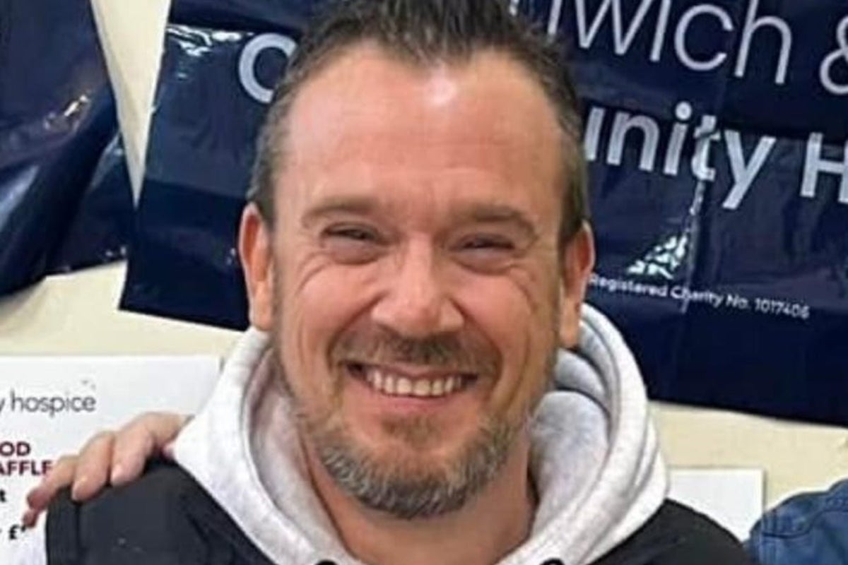 Man dies days after suffering head injuries in assault outside pub