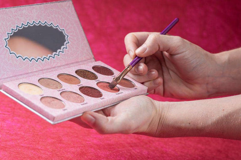 7 tips makeup wisuda natural tahan lama seharian