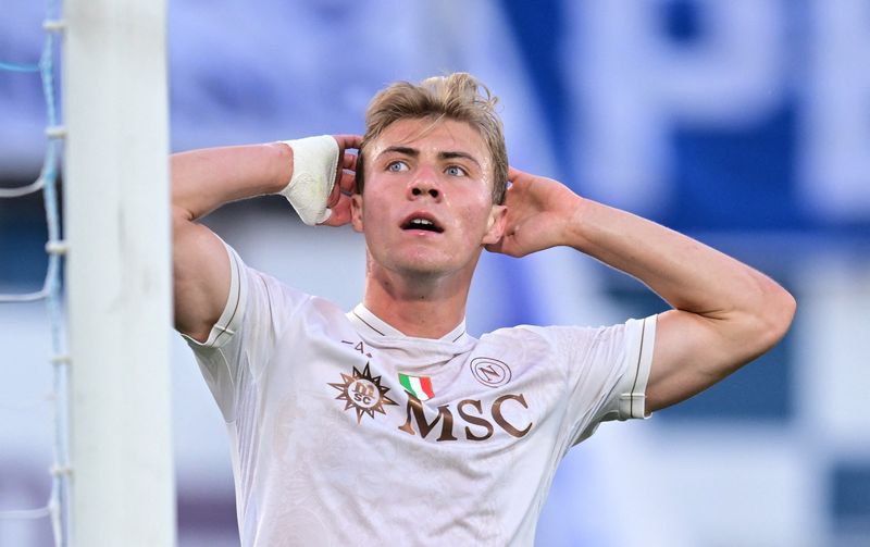 Soccer-Napoli sign Hojlund from Man United after loan spell