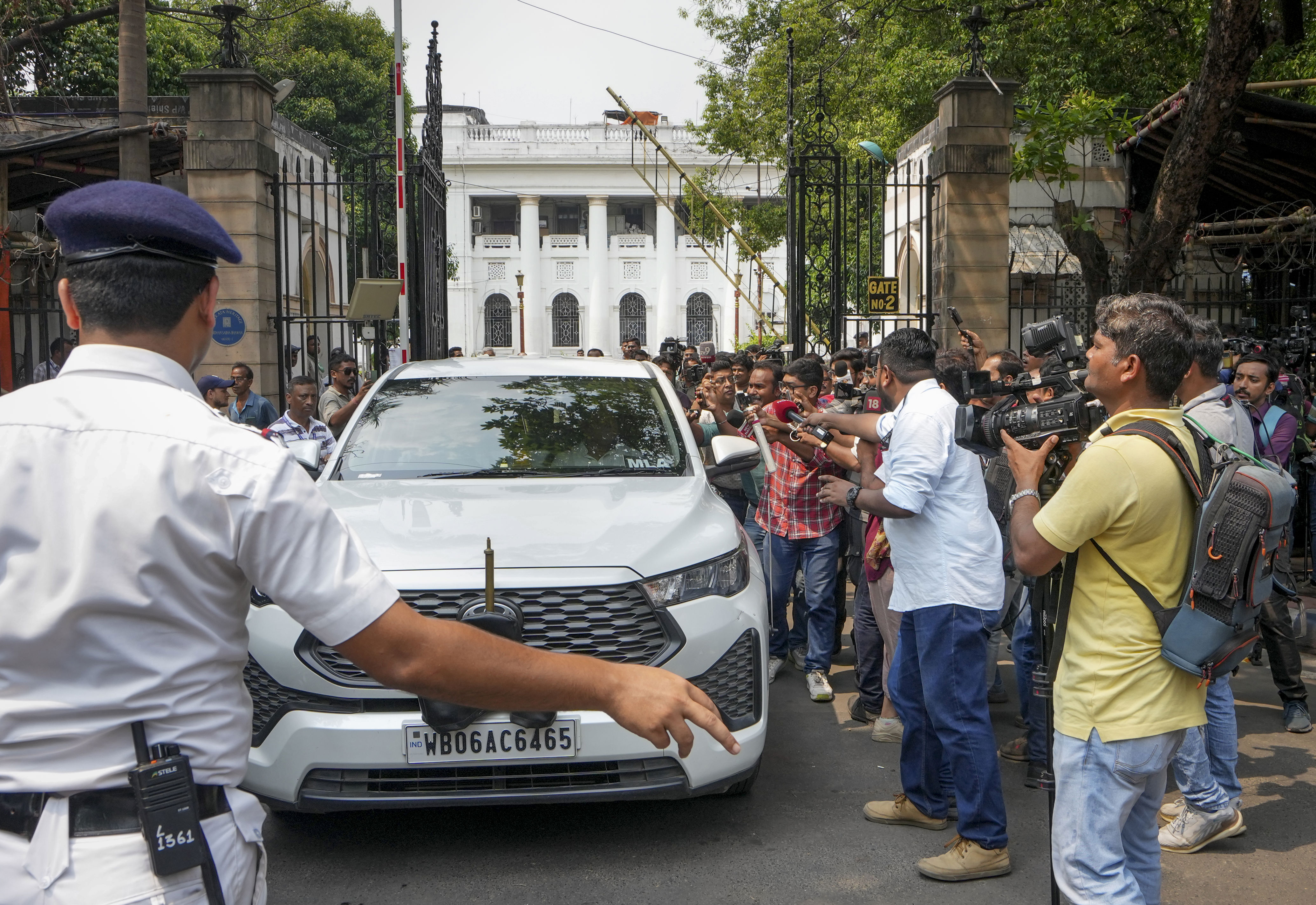 Bengal: 58 rebel TMC MLAs back expelled leader Ritabrata Banerjee ...