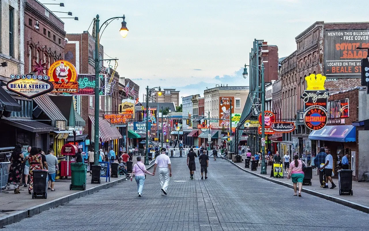 9 cities where authorities warn tourists not to walk alone after dark