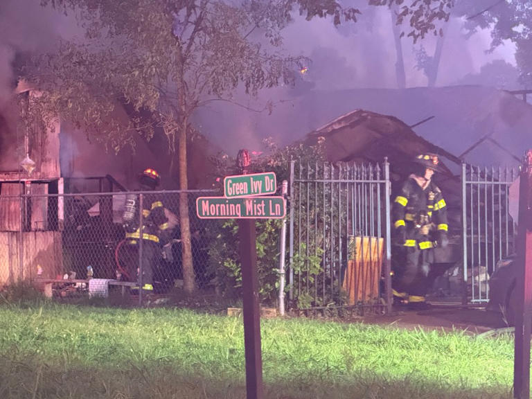 Memphis mobile home fire displaces 5 people