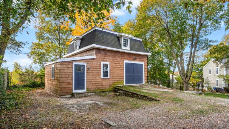 189-square-foot Cape Cod beach cottage lists for $295k