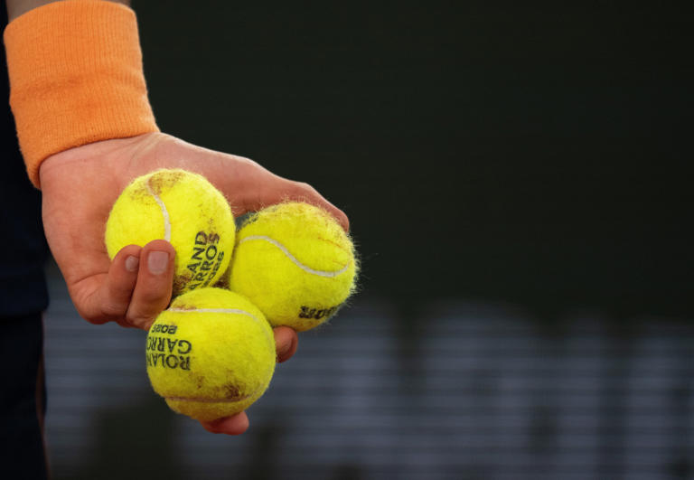 Maja Chwalinska continues magical French Open run into semifinals