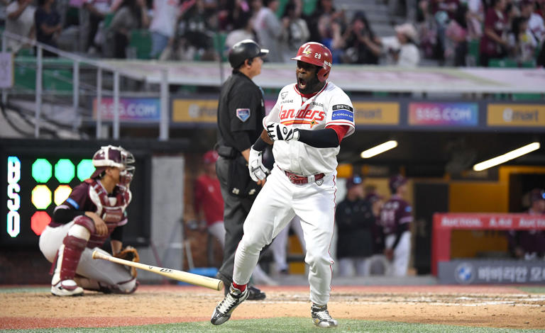 SSG snaps 13-game losing streak with come-from-behind win over Kiwoom