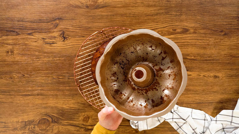 Turn an old bundt pan into a cute bird bath that backyard visitors will ...