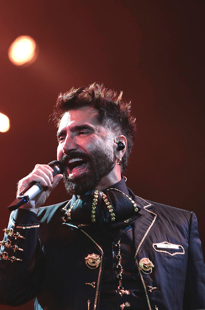 Tongue of World Cup headliner causes backlash on social media