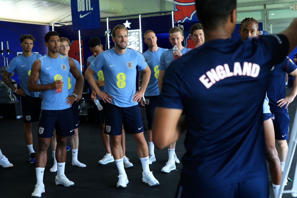 England star catches stray from Jude Bellingham in first World Cup ...