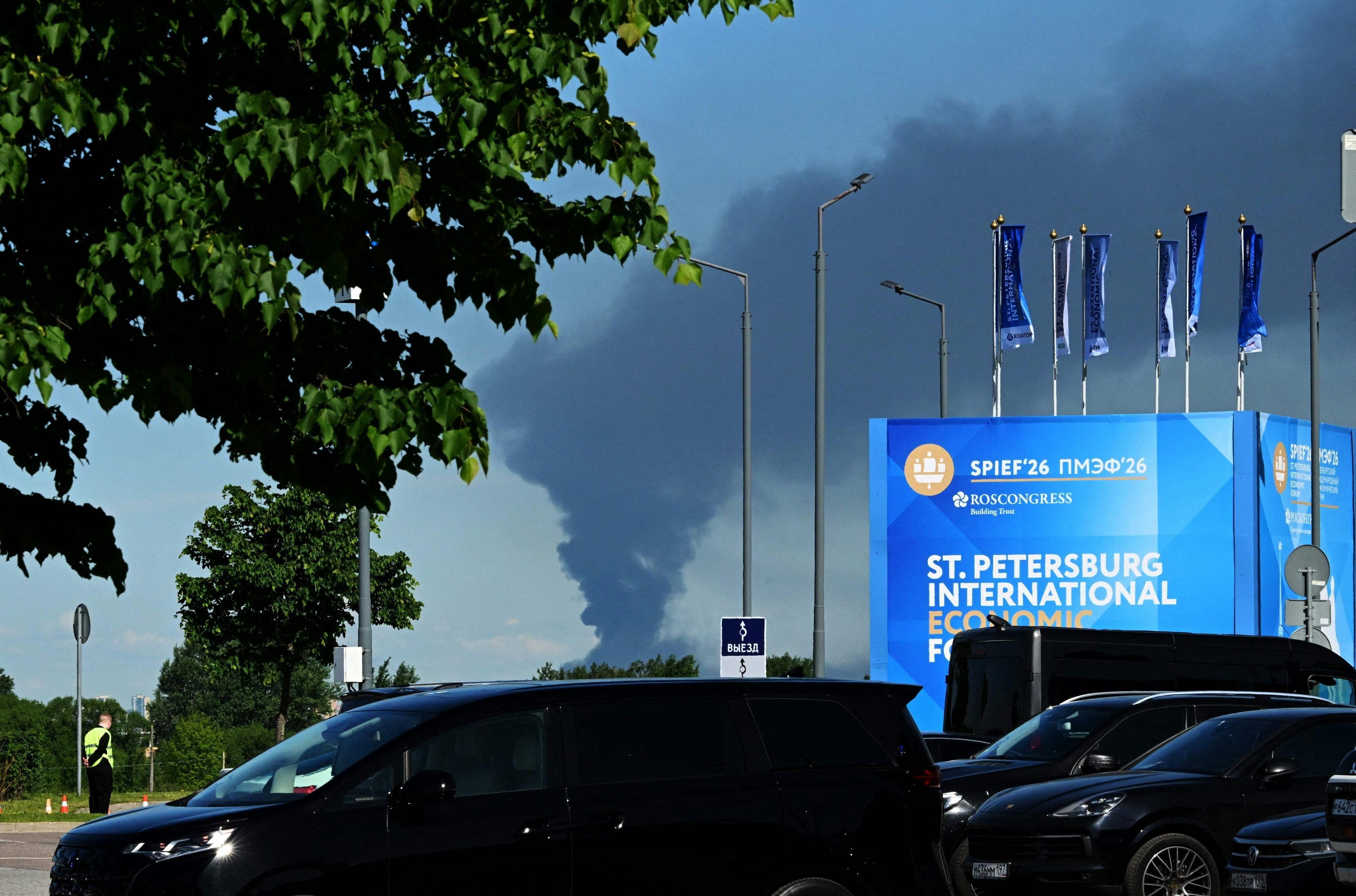 Flammen-Inferno für Putin: Ukrainische Drohnen treffen St. Petersburg ...
