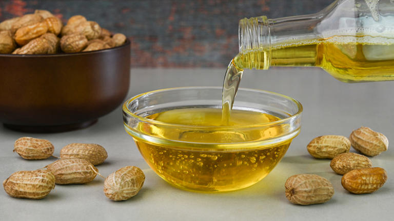 The best peanut oil substitutes for recipes, according to a chef