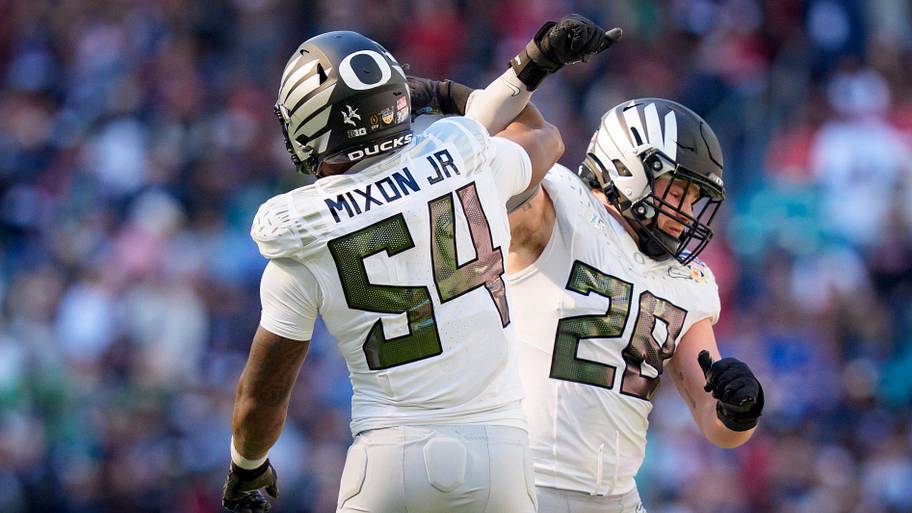 Oregon LB target's praise following official visit puts the Ducks on ...