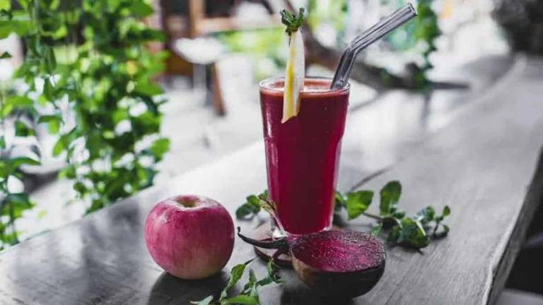 How to use a juicer mixer grinder to make cold pressed veg juice