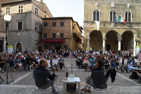 Un emporio di libri nella ‘Città ideale’ (video)