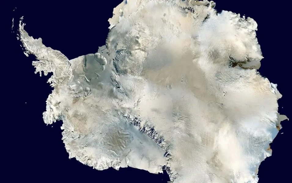 3D mapping shows Antarctic 'sky rivers' drive most snowfall
